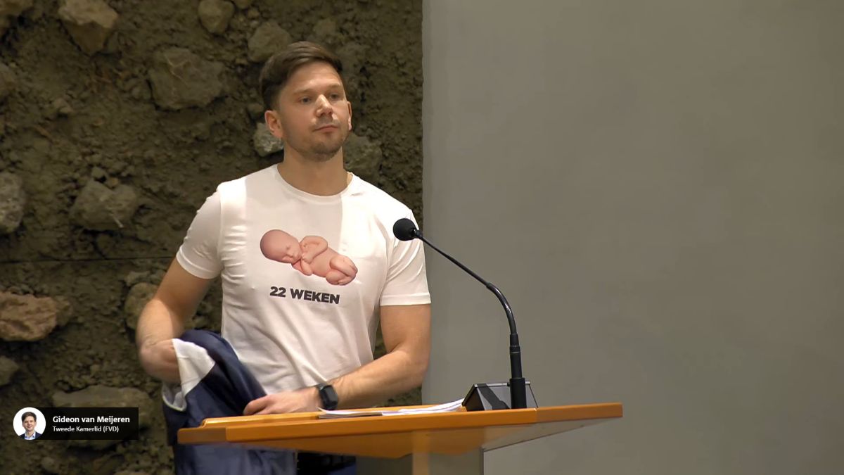 Kijk: Gideon van Meijeren geschorst van het debat omdat hij een T-shirt ...