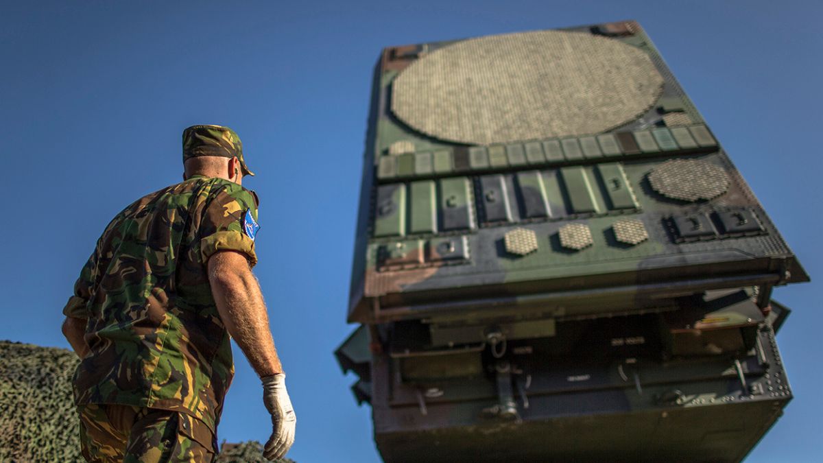 Nispen krijgt legerkazerne die groter is dan het dorp zelf en boeren ...