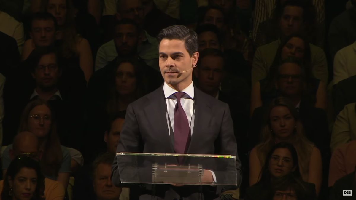 Rob Jetten gaat 10 steden bouwen waarvoor helaas geen stroom is, dankzij Rob Jetten. Midden in ...