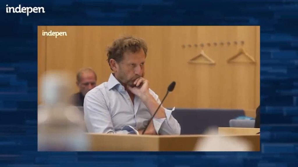 Vips zien 100 meter grote UFO die in een oogwenk 3000 meter aflegt ...